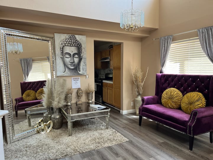 Luxe Living Grand Retreat - Sleeps 15 Comfortably - Lancaster, CA