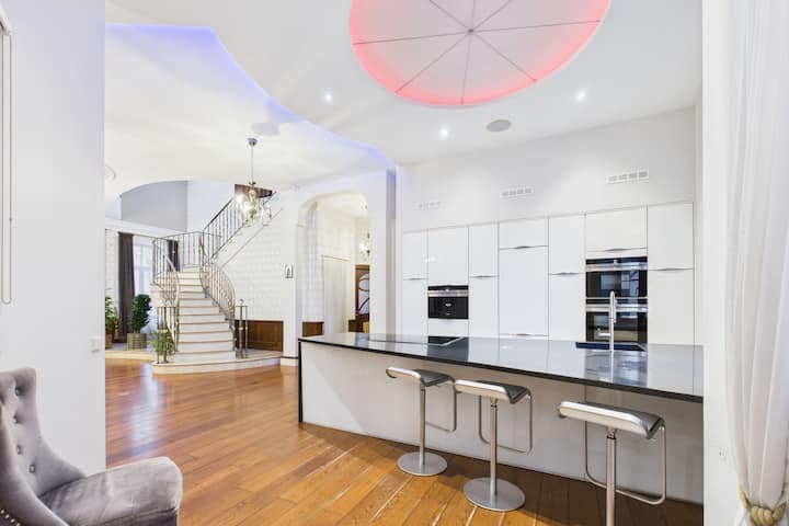 Center, Luxury, Hi-tech , 2 Floors, Spa, 500m2 - Riga