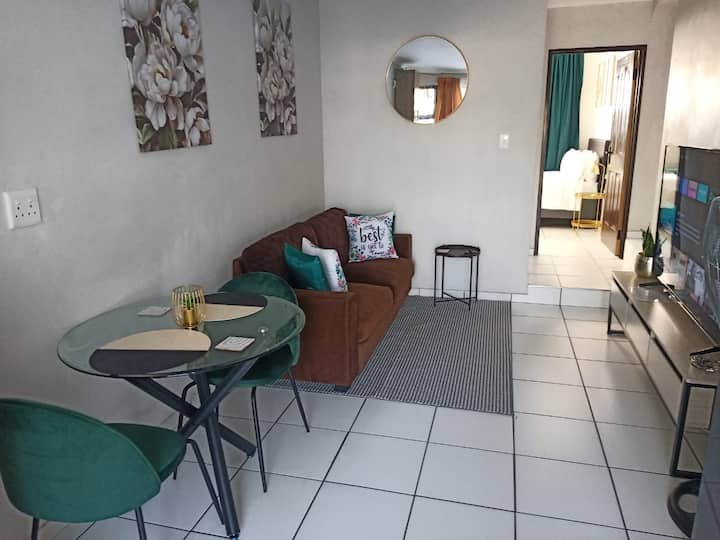 Sandalion Cottage By Or Tambo Airport & Greenstone - Edenvale