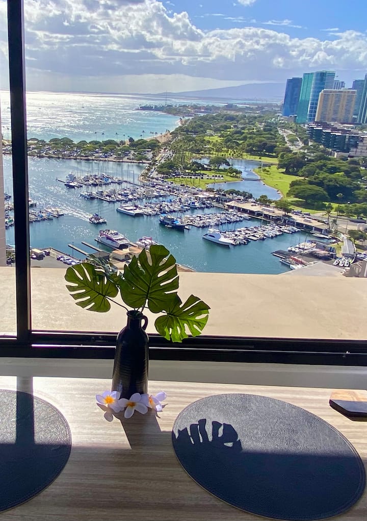Stunning Waikiki Views • Prime Location + Parking - Honolulu, HI