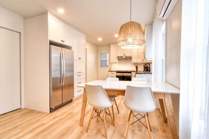 Luxueux 3 ½ Rénové, Climatisé Avec Stationnement - Québec, Kanada