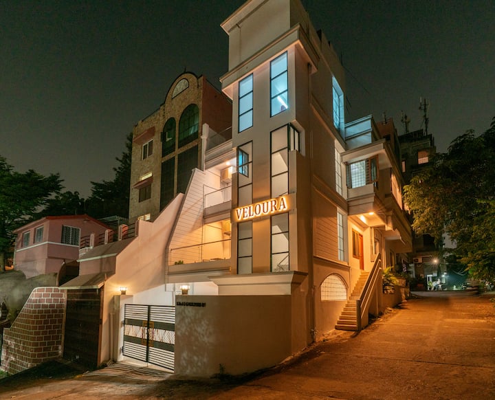 Veloura-suite # 1/free Parking/2 King Beds - Hyderabad