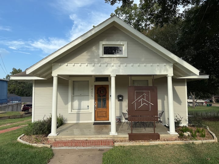 Revere Cottage - Brenham, TX