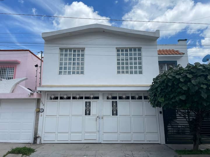 Casa 15 Min Caminando Poliforum - León, Mexico