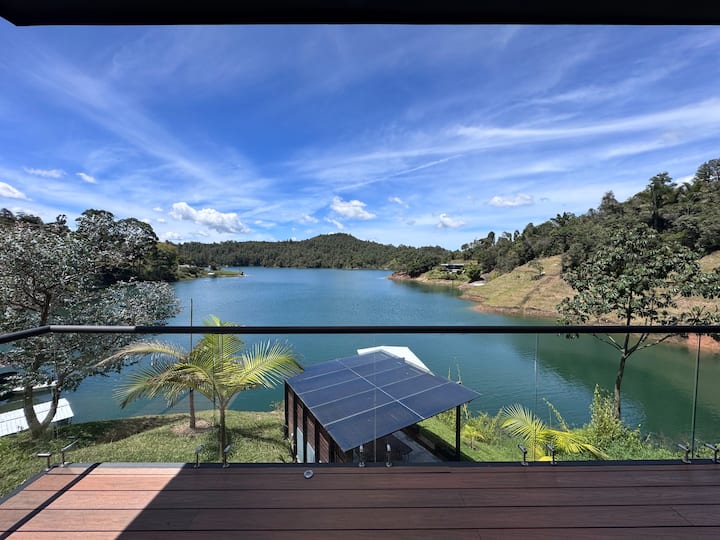 Lux Cabin Lakeside In Guatape - Guatape