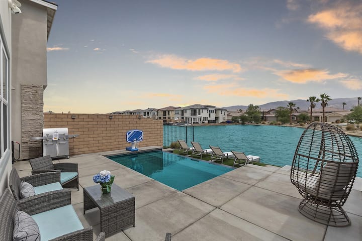 4 Bed Lux Lake Home W/pool Loungers Bbq And Games - Coachella, CA