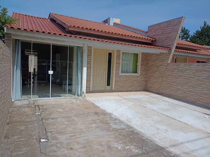 Sobrado Com Piscina Individual - Tramandaí