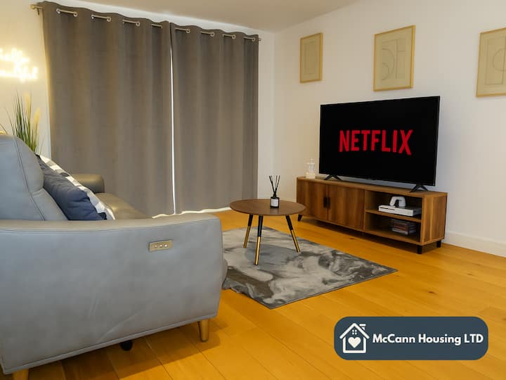 Wide• Sleeps 4 • Central • 10% Off • Parking - Birmingham