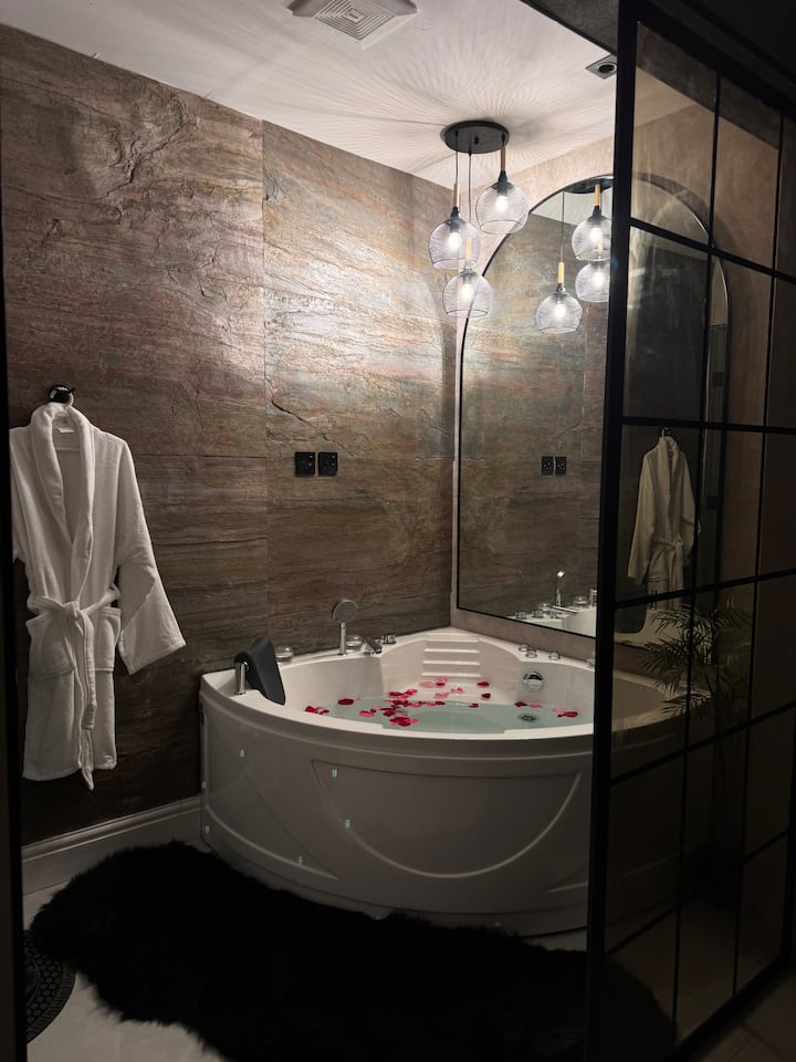 شقة فاخرة بتصميم مودرن مع جاكوزي - Riyadh