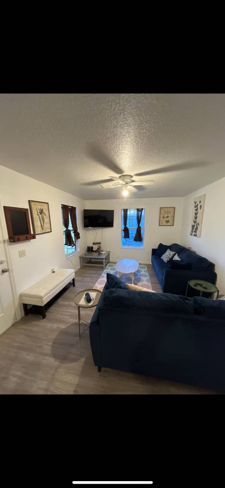 The Fl Porch - Giraffe Ranch, Dade City