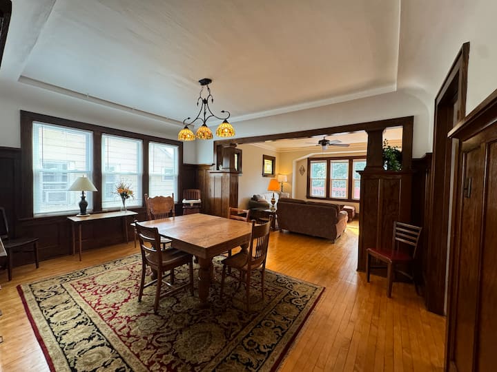Spacious Old-charm In Milwaukee - Milwaukee, WI