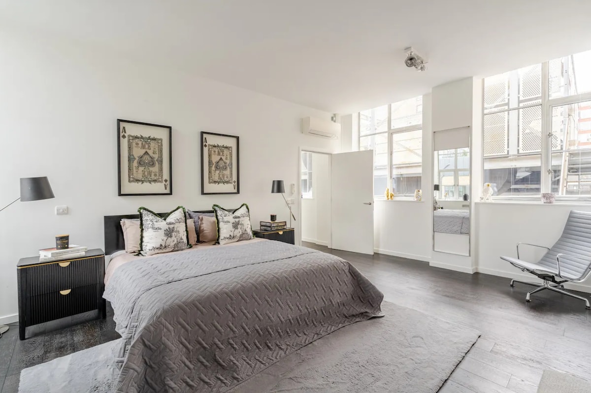 Spacious 3-Bed Loft • Luxury Soho Experience - Flats for Rent in ...