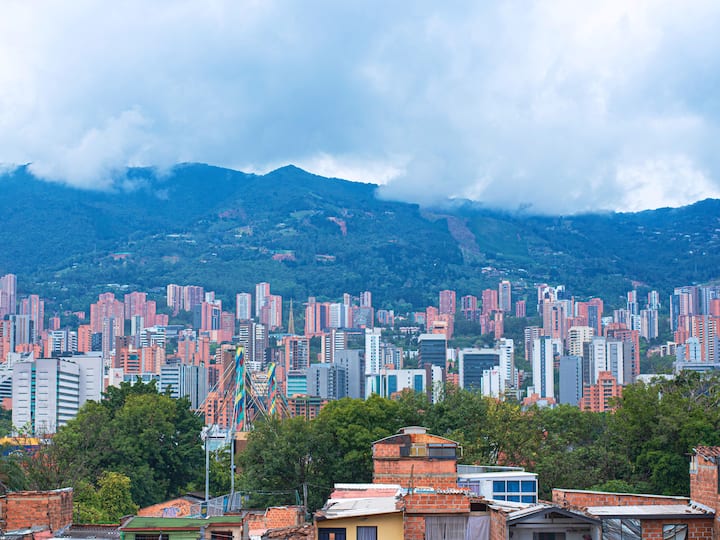 502- Apartamento En Medellín Con Vista Y Aire - Medellín