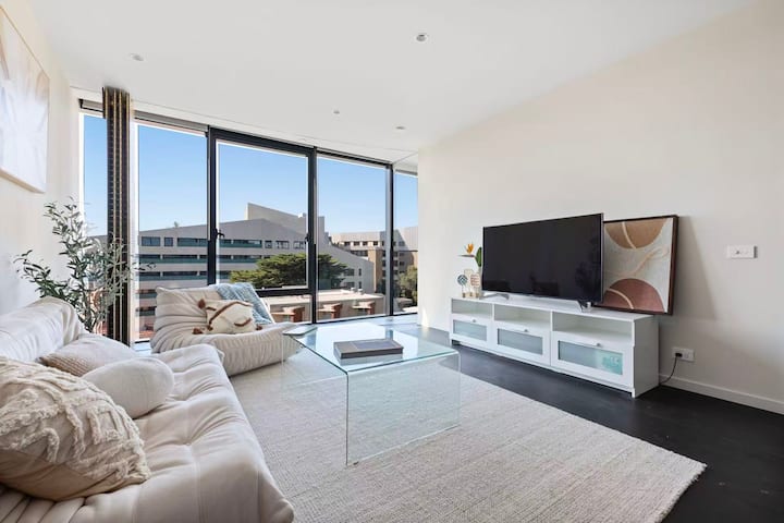 Super Size One-bedroom Home - Melbourne
