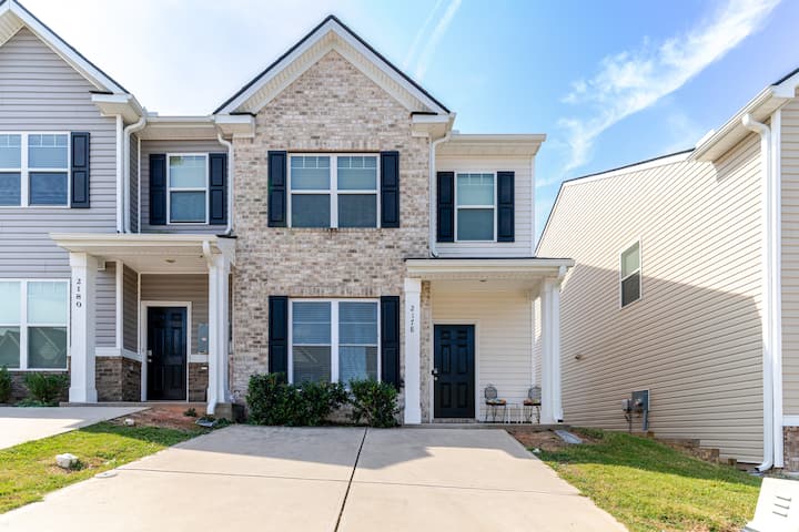 Stylish 3 Bedroom Townhome Near Masters - Augusta, GA