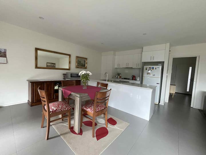 Modern Comfort In Hamlyn Heights - North Shore