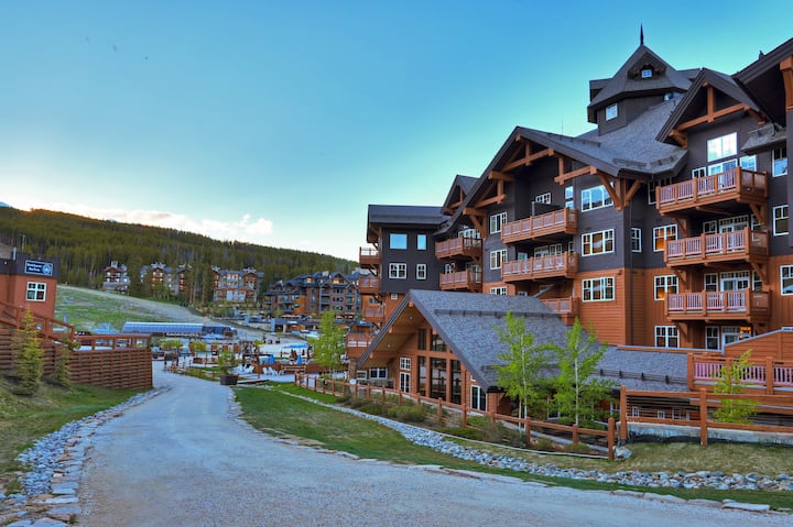 One Ski Hill Platinum | Divide Views, Ac & Pool - Breckenridge, CO