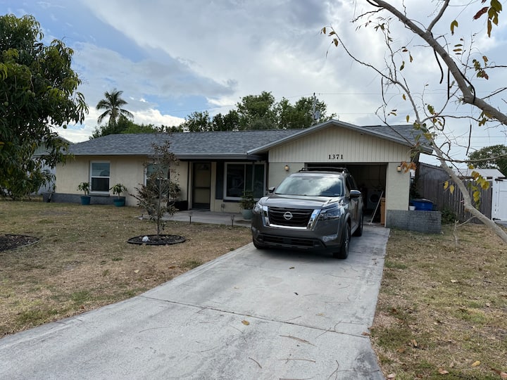 3 Bedroom 2 Bath Private Pool - Fort Myers, FL