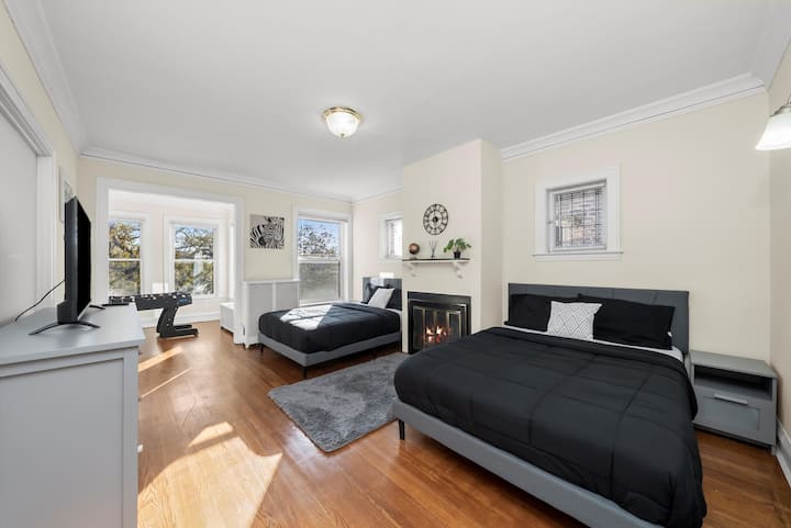 Beach Front | Near Nwu | Free Park| Near Red Line - Chicago, IL