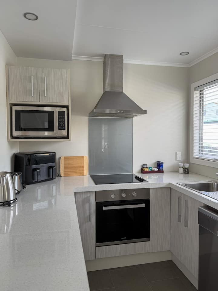 Welcome To Bankart House - Raglan
