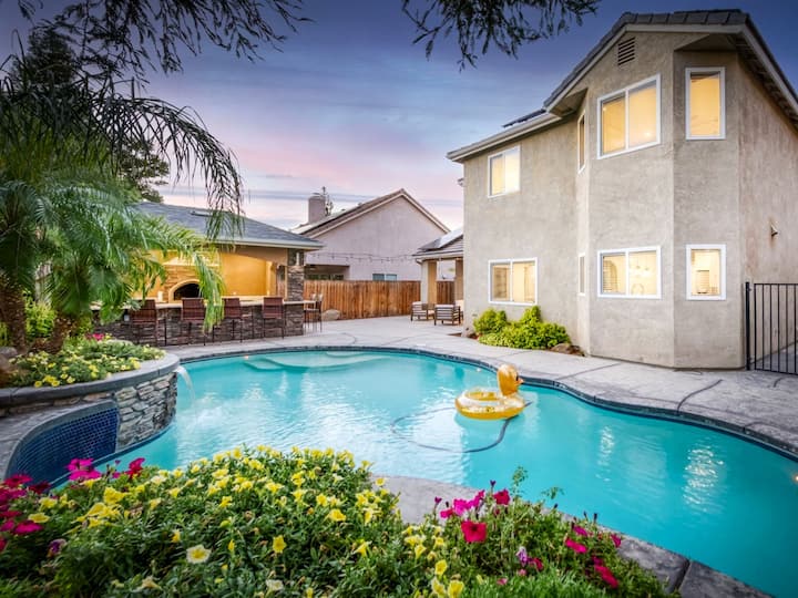 Sleeps 16 | Pool And Outdoor Kitchen | Valley Home - Fresno, CA