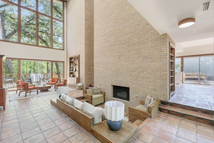 4200+ Sf Mid Cen Mod With 10 Acres Of Woods - Grapevine, TX