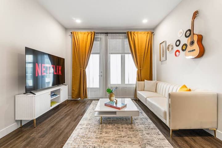 Harmonia 2bd-2ba • Free Parking, Pool & Jacuzzi - Beverly Hills, CA
