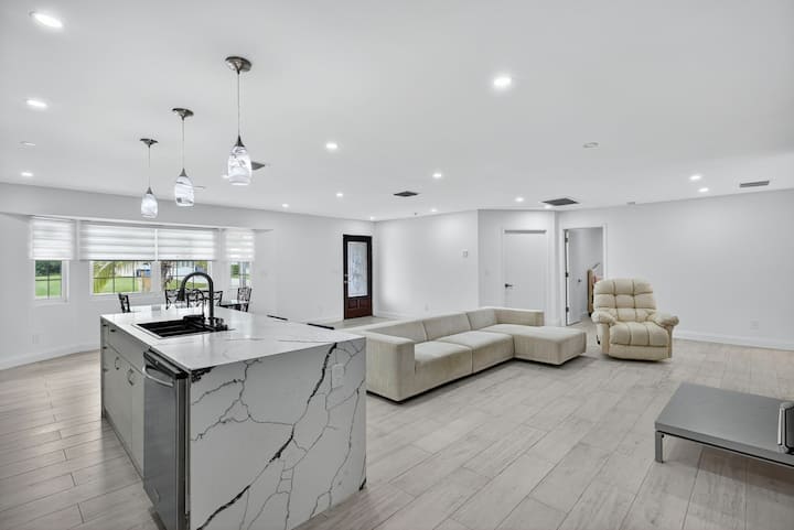 An Island Of Joy In North Fort Myers - Fort Myers, FL