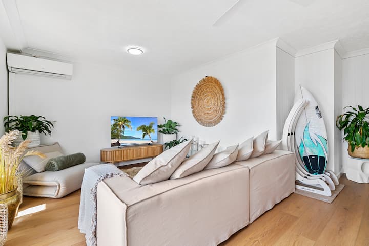 Coastal Retreat At Bilinga Beach, Ocean Views - Australia