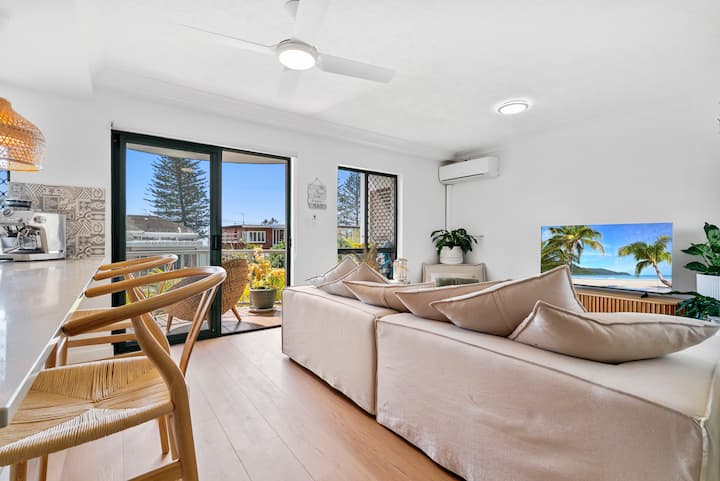 Coastal Retreat At Bilinga Beach, Ocean Views - Tweed Heads