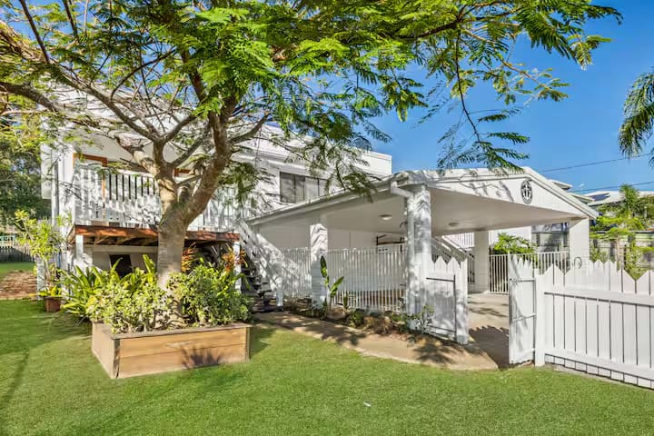 New Captain Carlo's Coastal Duplex 1 - Rainbow Beach
