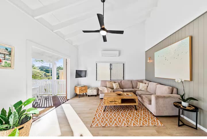 Captain Carlo's Coastal Duplex 1, Pet Friendly - Rainbow Beach