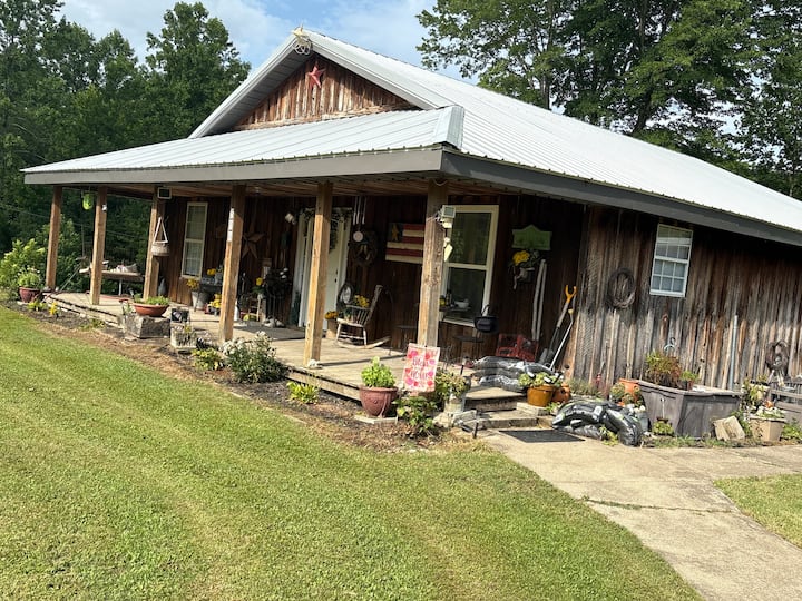 Echo Hollow Haven - Clay City, KY