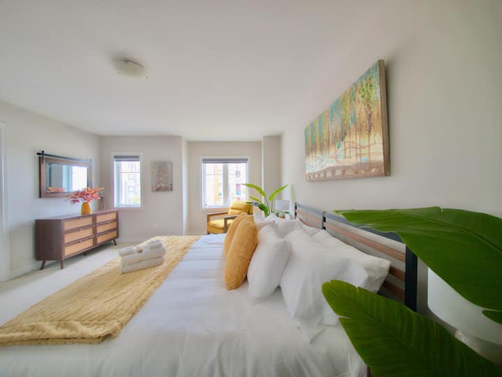 Scenic Lakeside Haven | 3br+4ba Of Luxury Living - 해밀턴