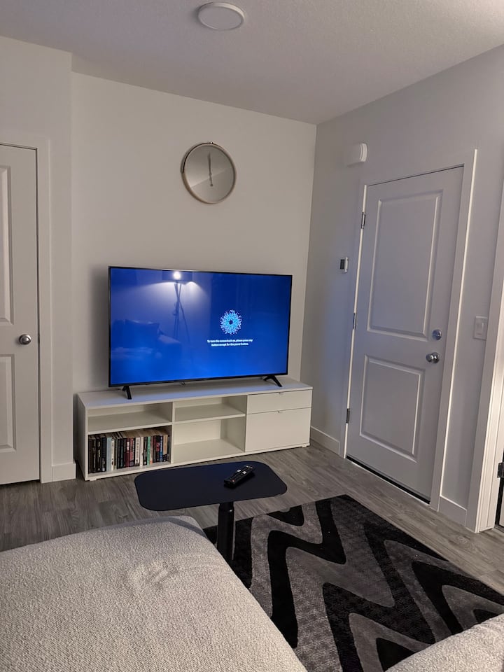 A Very Cozy 2-bedroom Apartment - Calgary