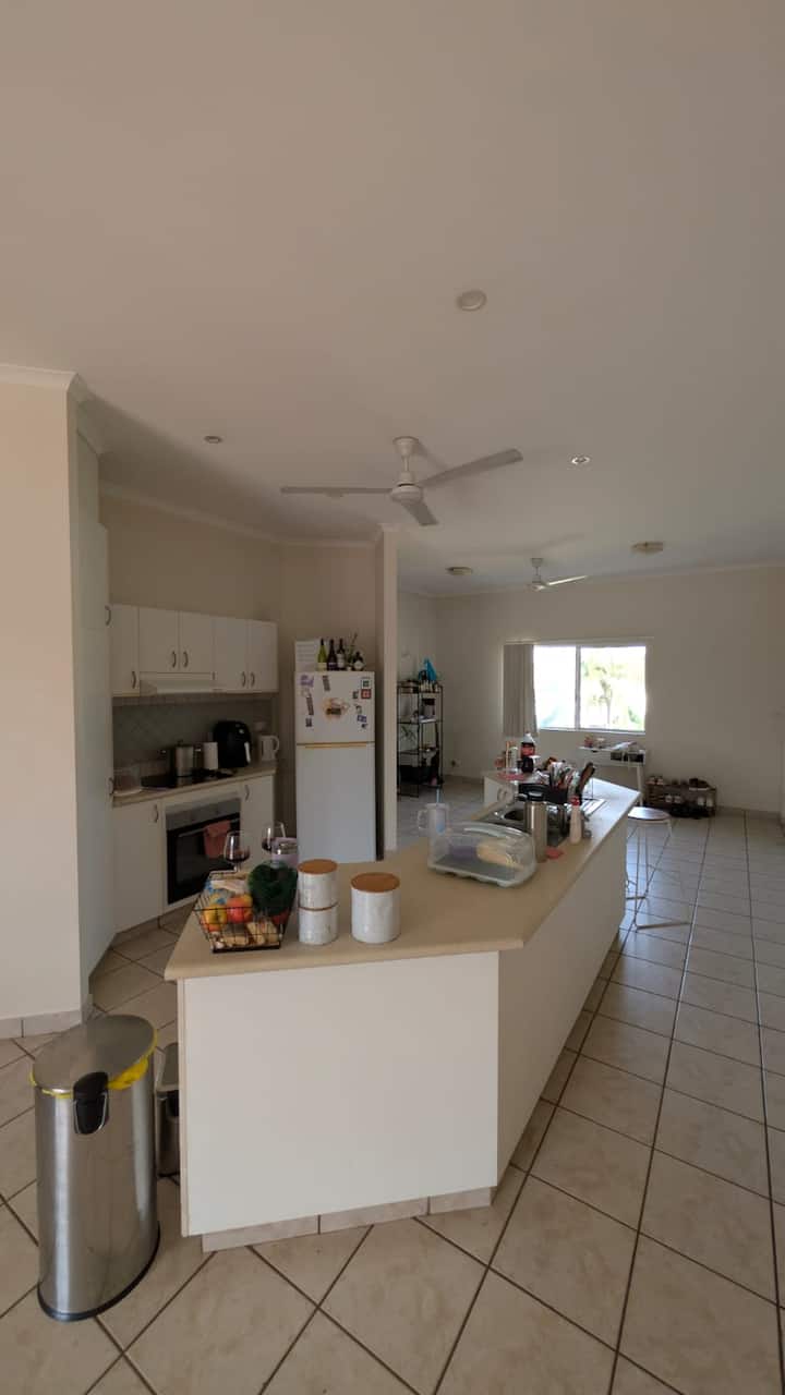 Cozy Homie 2 Bedroom 1 Bathroom Lots Of Light - Darwin
