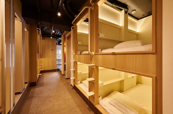 京都市のカプセルホテル(女性専用フロアカプセル下段) - Kyoto