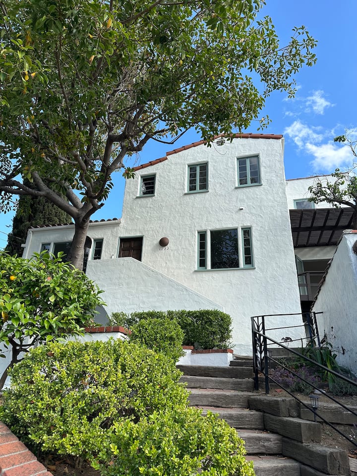 Spanish Villa With Stunning View - Burbank, CA
