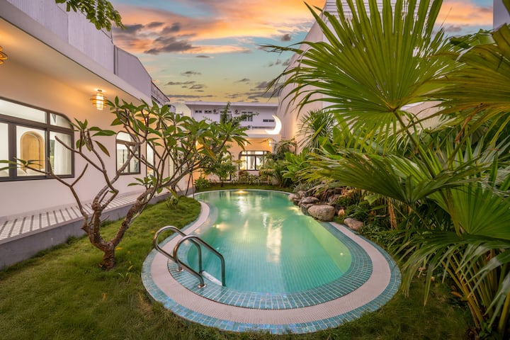 Selene 5br | Private Pool | Free Pickup & Cleaning - Đà Nẵng