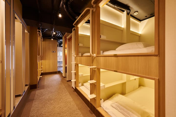 京都市のカプセルホテル(女性専用フロアカプセル上段) - Kyoto