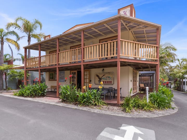Charming 3br Heritage-style Cabin By The Beach - Ulladulla