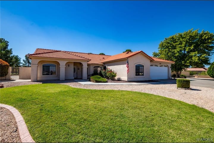 Spacious 7br W/ Park-like Yard - Kingman, AZ