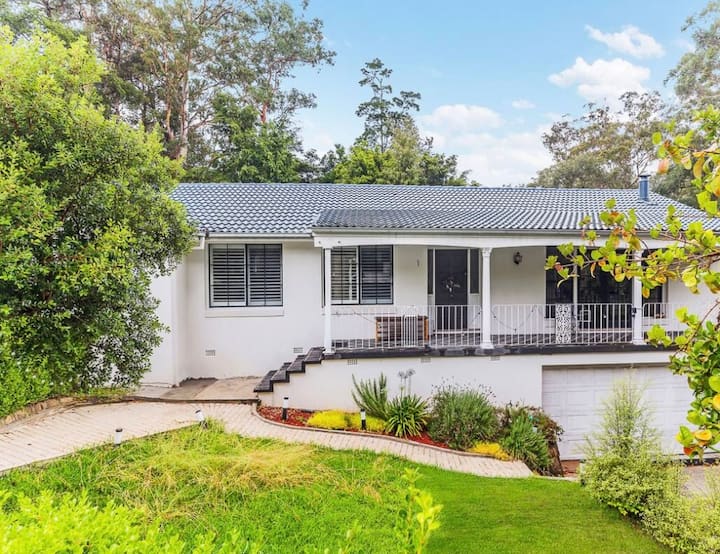 4br Castle Hill Home | Garage | Near Mall & Park - Sydney