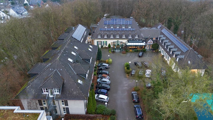 Unwind In Pet-friendly Unit Near Villa Hügel - Velbert