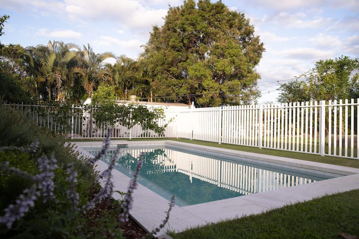 Countryside Cottage
(Private Poolside Oasis) - Uki