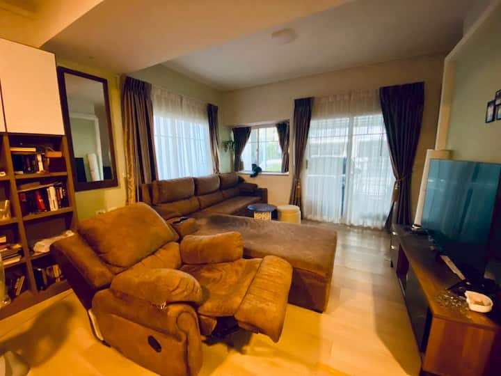 2-bedroom Near Bts Bangna Station/mega-bangna Mall - Bang Phli District