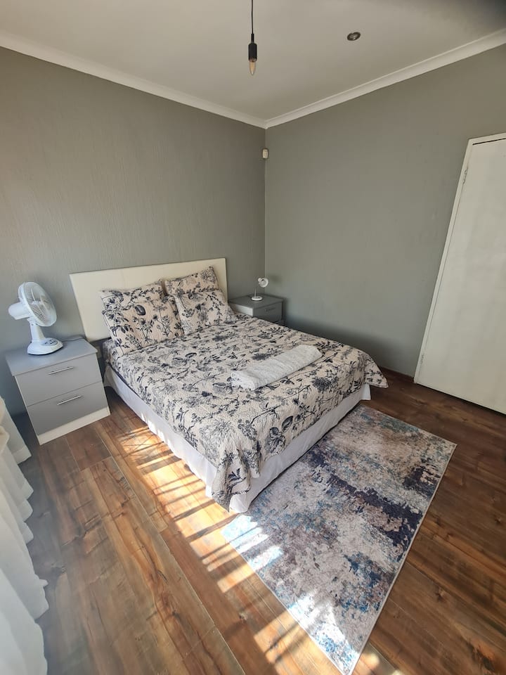Peaceful Comfy 1 Bed Apartment - Krugersdorp