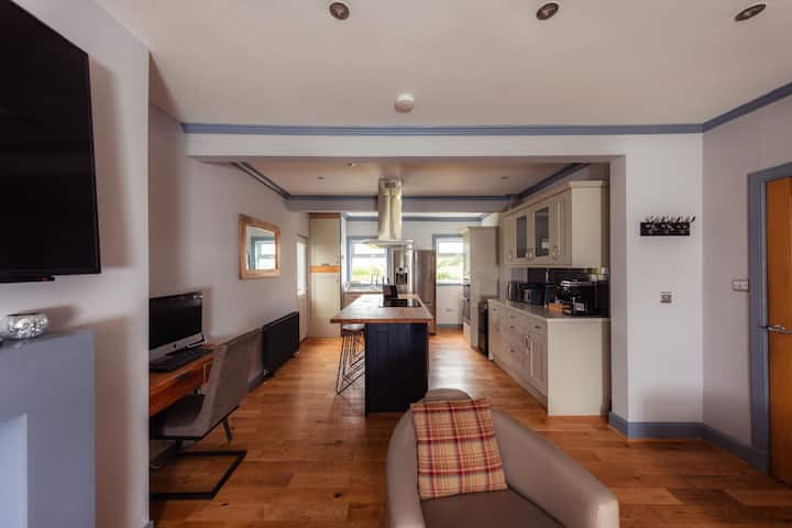 Luxury Cottage In The Heart Of Portree / Hot Tub - Skye