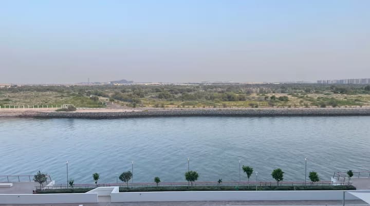 شقة فخمة اطلالة علي المسبح والبحر - Abu Dhabi