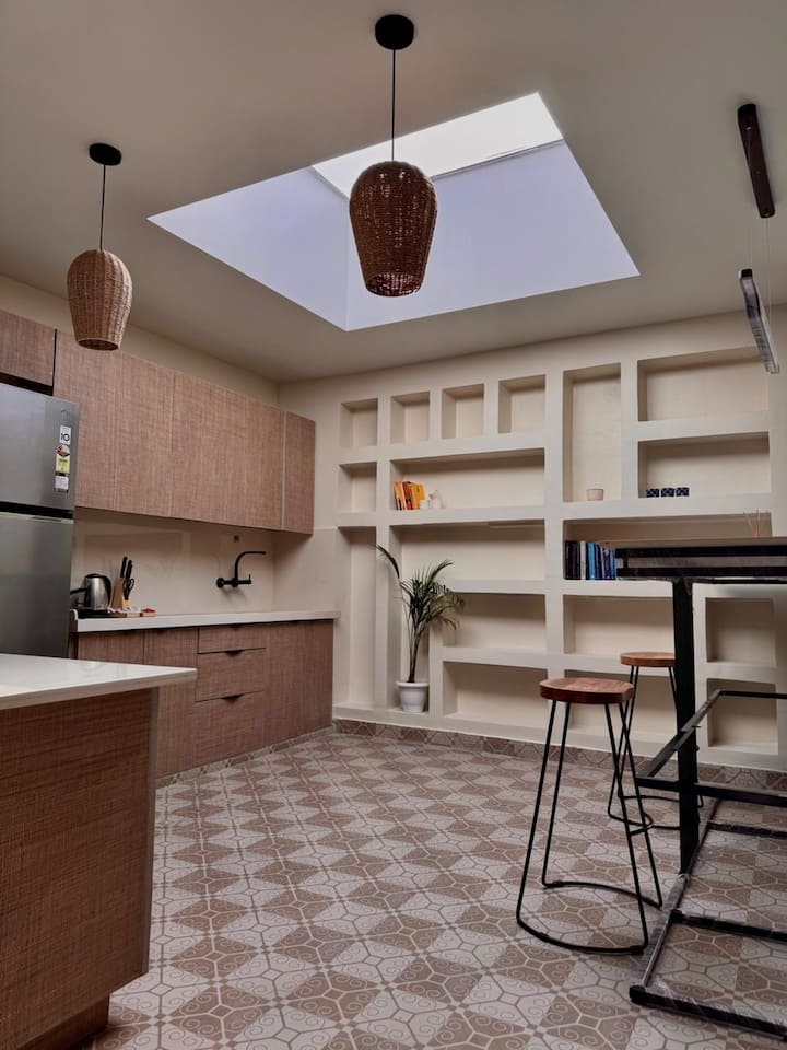 Spacious 2bhk W/ Skylight & Terrace Behind Airport - Jaipur